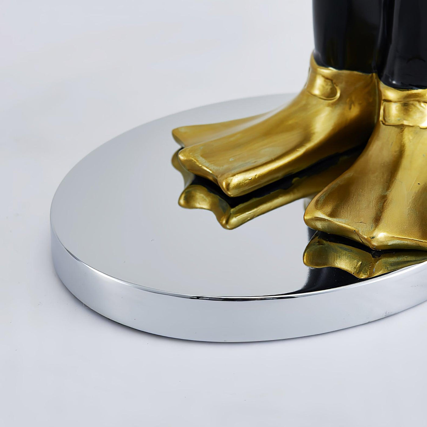 Adventurer Resin Table Lamp | DWHOME