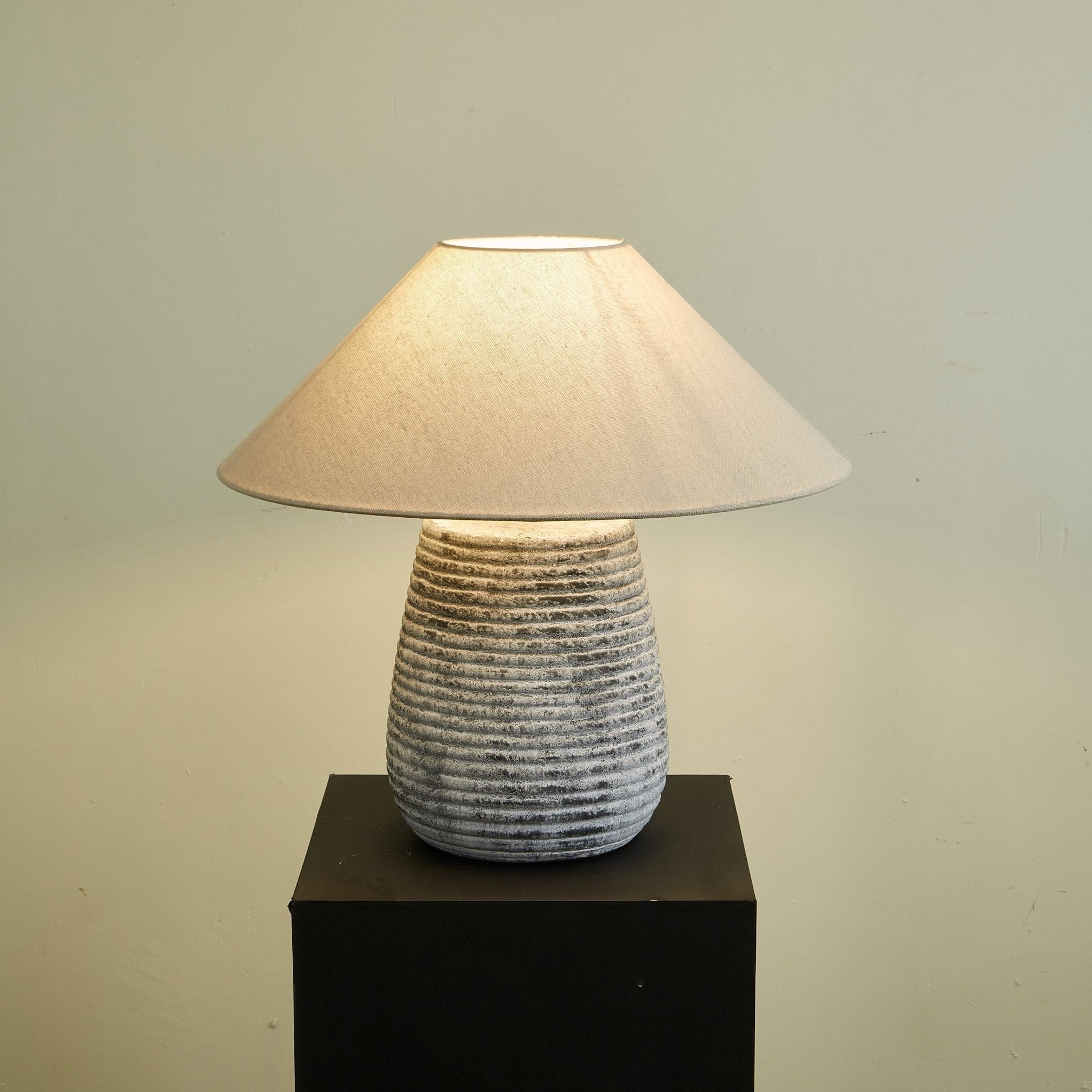 Callisto Ribbed Ceramic Table Lamp | DWHOME