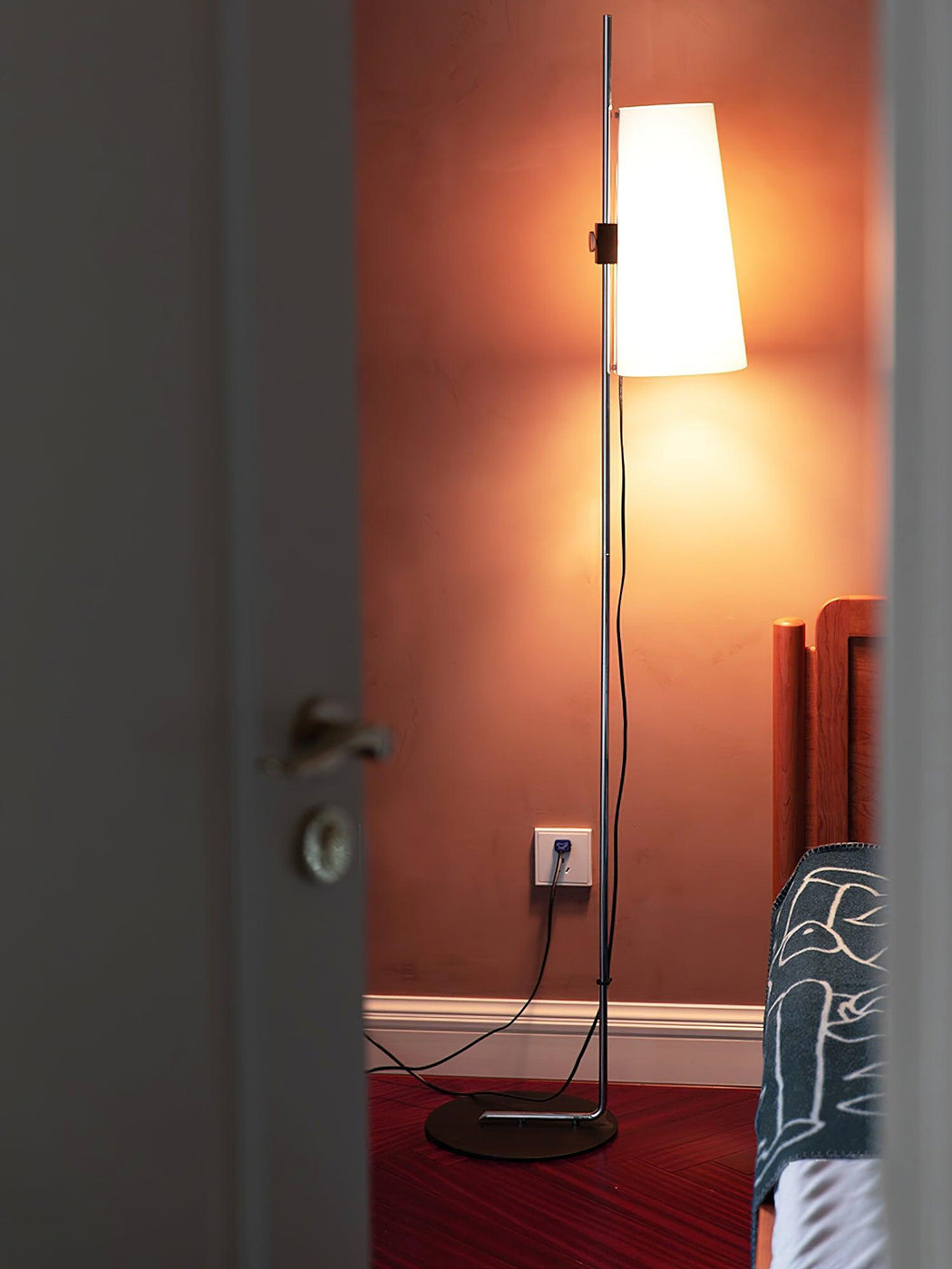 Lupe Floor Lamp | DWHOME