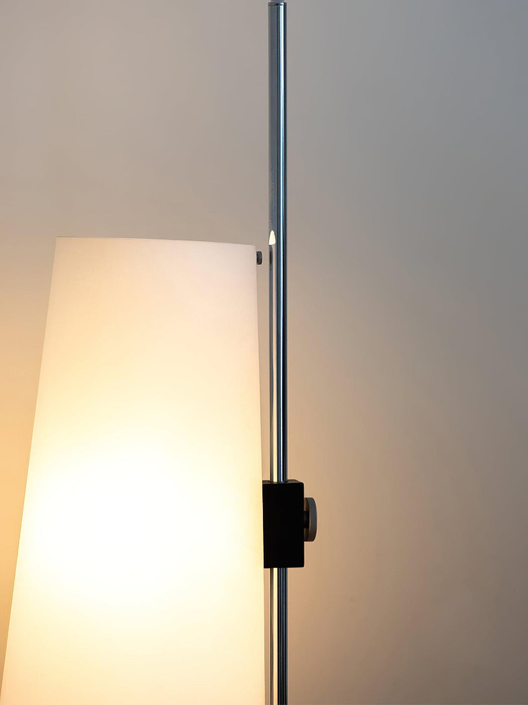 Lupe Floor Lamp | DWHOME