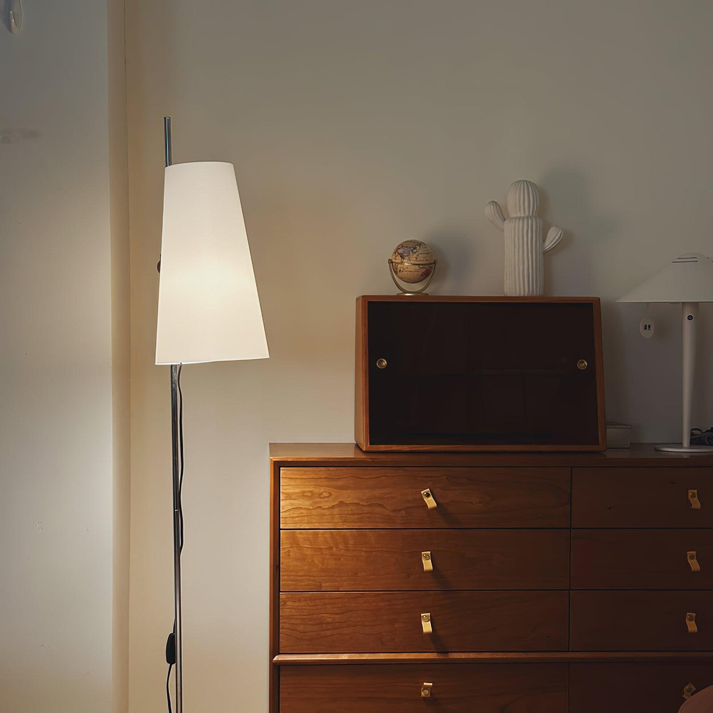 Lupe Floor Lamp | DWHOME