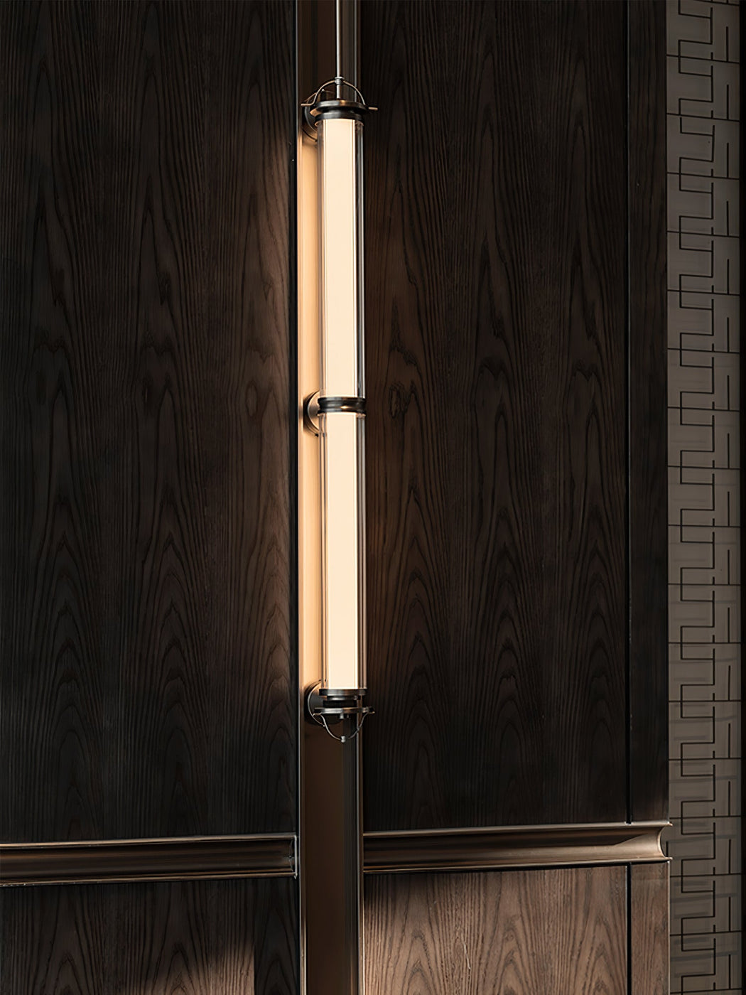 Meridian Vertical Wall Sconce | DWHOME